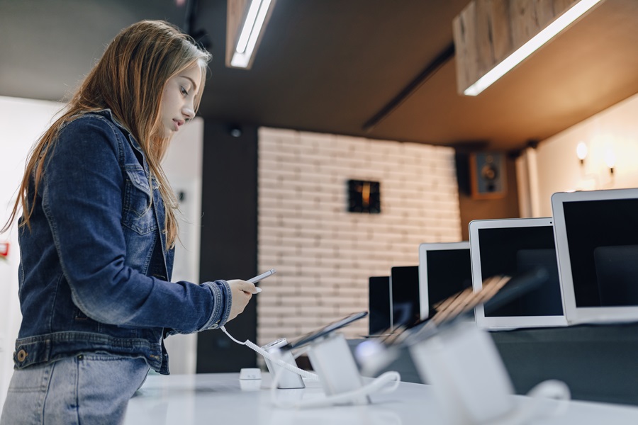 What to Look for When Buying Your First Tech Device - Gadget Shopping Guide